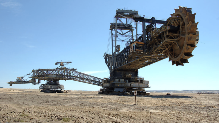 Top 14 largest excavators in the world